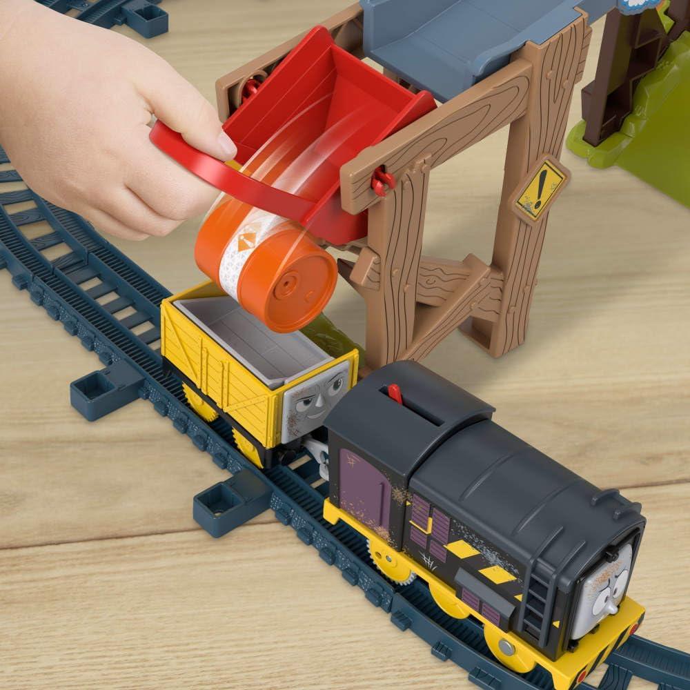 Thomas & Friends Motorized Toy Train Set Diesel’s Lift & Load ...