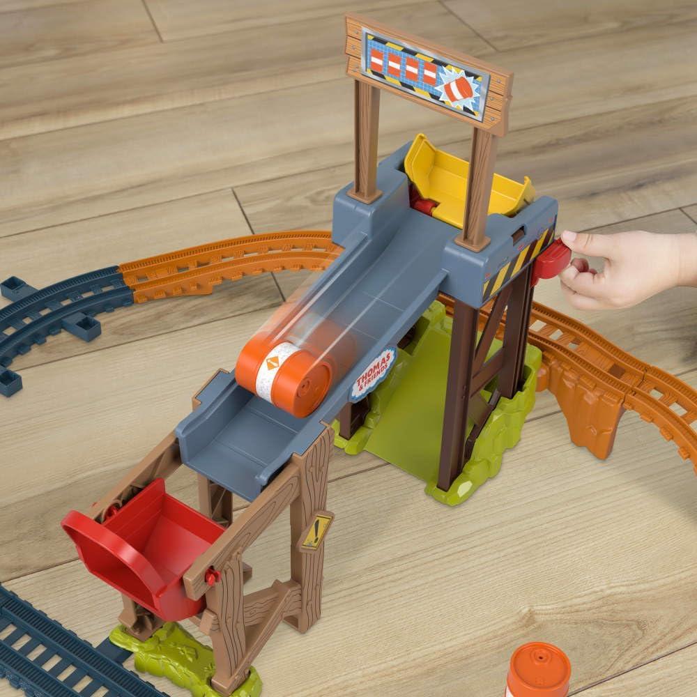 Thomas & Friends Motorized Toy Train Set Diesel’s Lift & Load ...